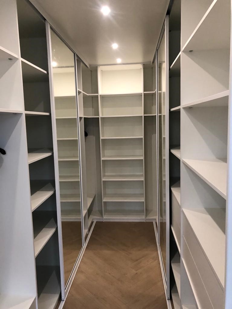 Arti-Interieur in Hoofddorp - Ontwerp uw ideale inloopkast